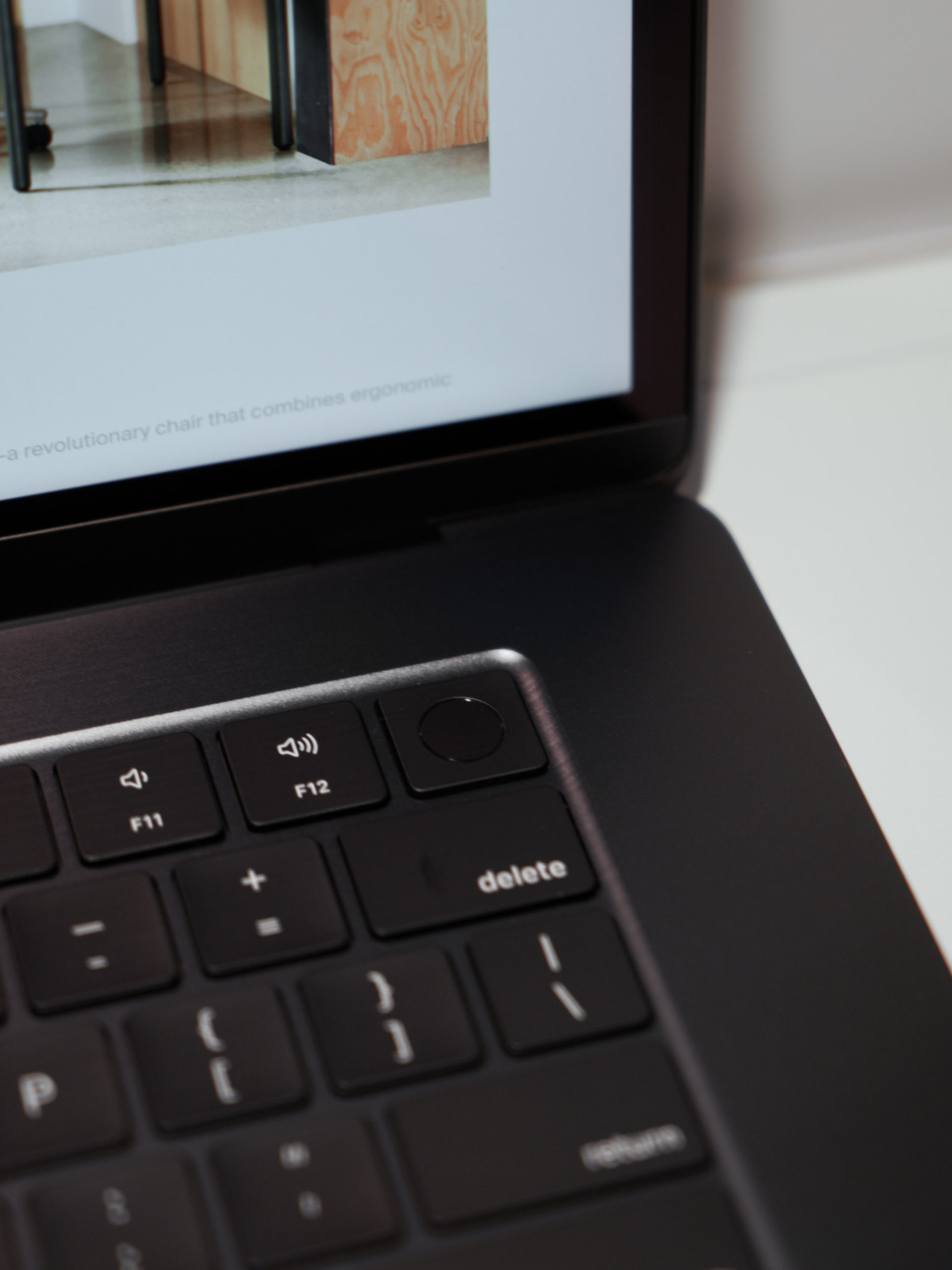 Travelling with the MacBook Air 15" | Softer Volumes